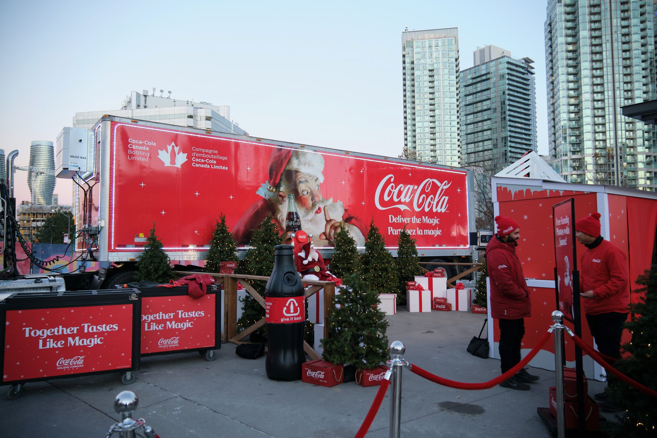 Coca-Cola Holiday Caravan | Outlet Collection at Niagara